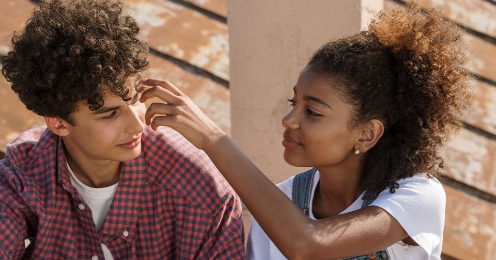 What Does Your Date’s Body Language Mean? | Luma Luxury Matchmaking